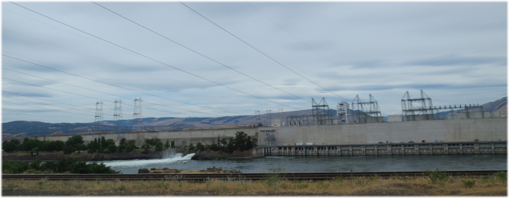 US, Oregon: Columbia River – Bonneville Dam and Hatchery – Multnomah ...